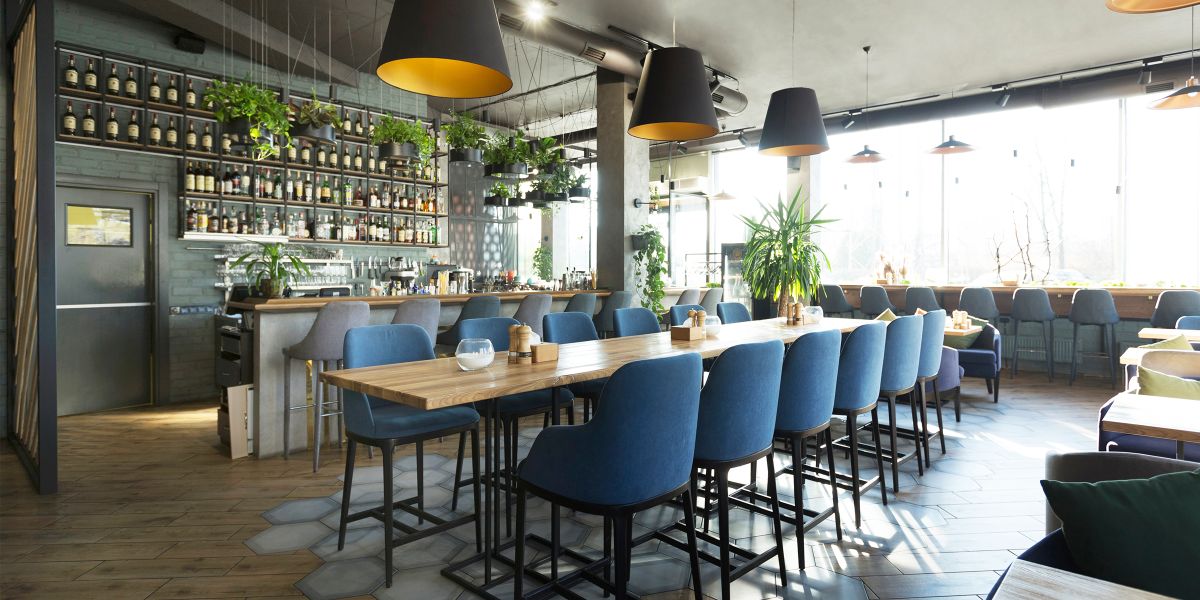 La jeune gérante d'un restaurant a essayé de me mettre à la porte à ...