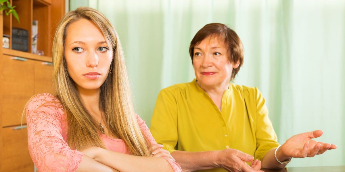 Ma belle-mère a engagé une femme pour m'apprendre à être une « épouse ...