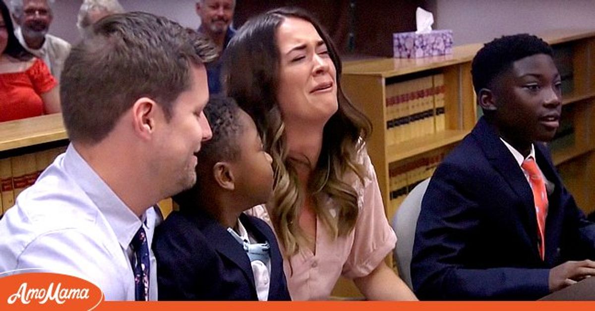 Une mère adoptive en larmes après le discours touchant de son fils lors ...