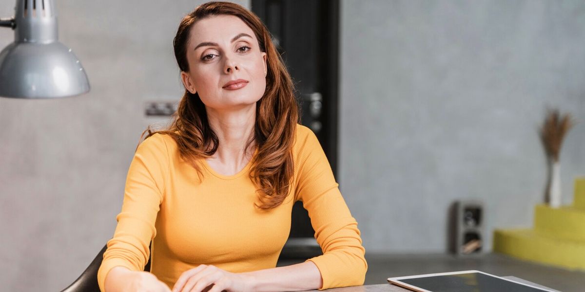 Ma nouvelle employée, la mère de l'intimidateur de mon enfant, a essayé ...