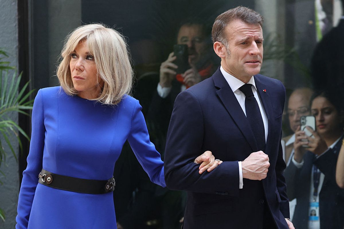 Emmanuel et Brigitte Macron à New Delhi : un geste tendre sous la pluie